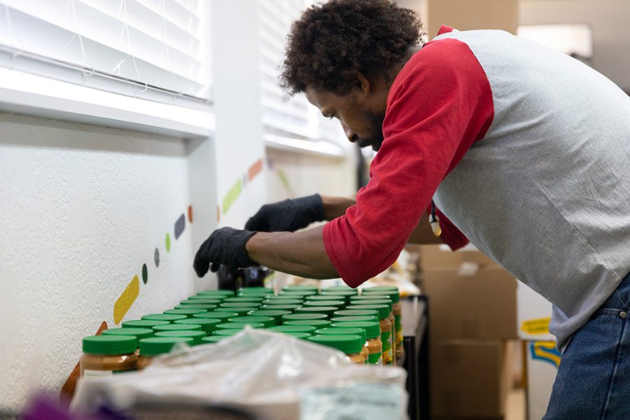 A different kind of spring break—Eckerd College students lend a hand at ...