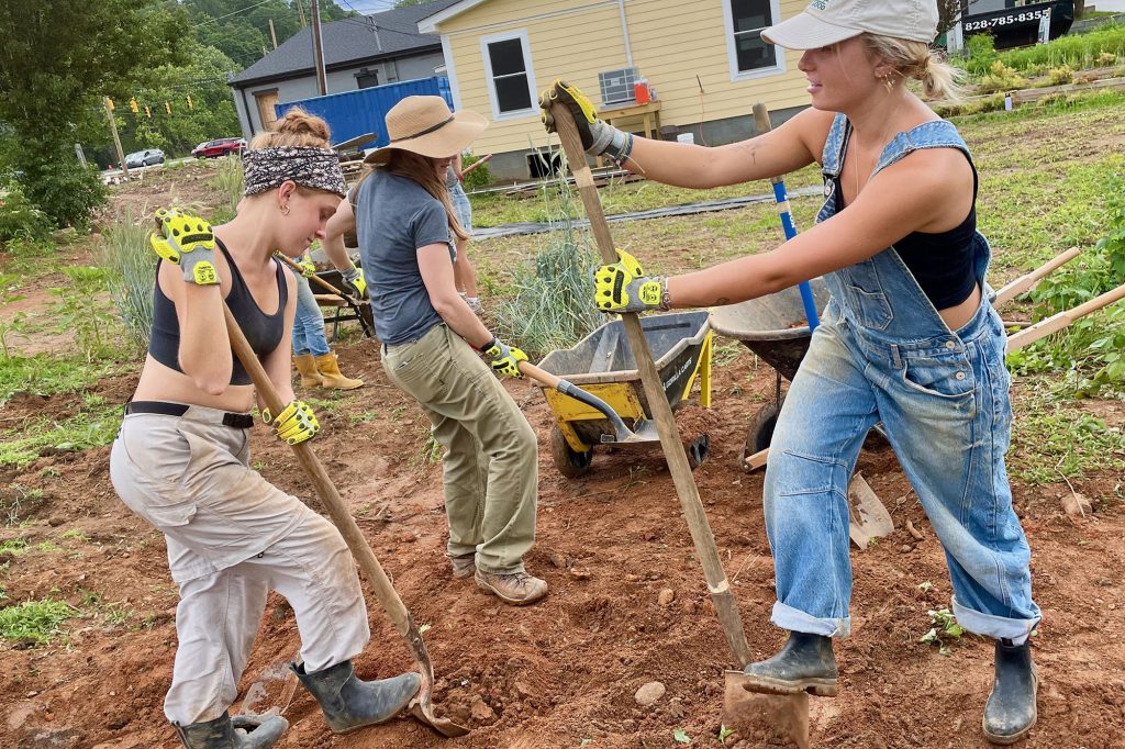 Eckerd College volunteers travel to North Carolina to help with Tropical Storm Helene farm ...